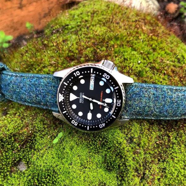 Check out the brilliant texture of our Harris Tweed strap. Autumn is c